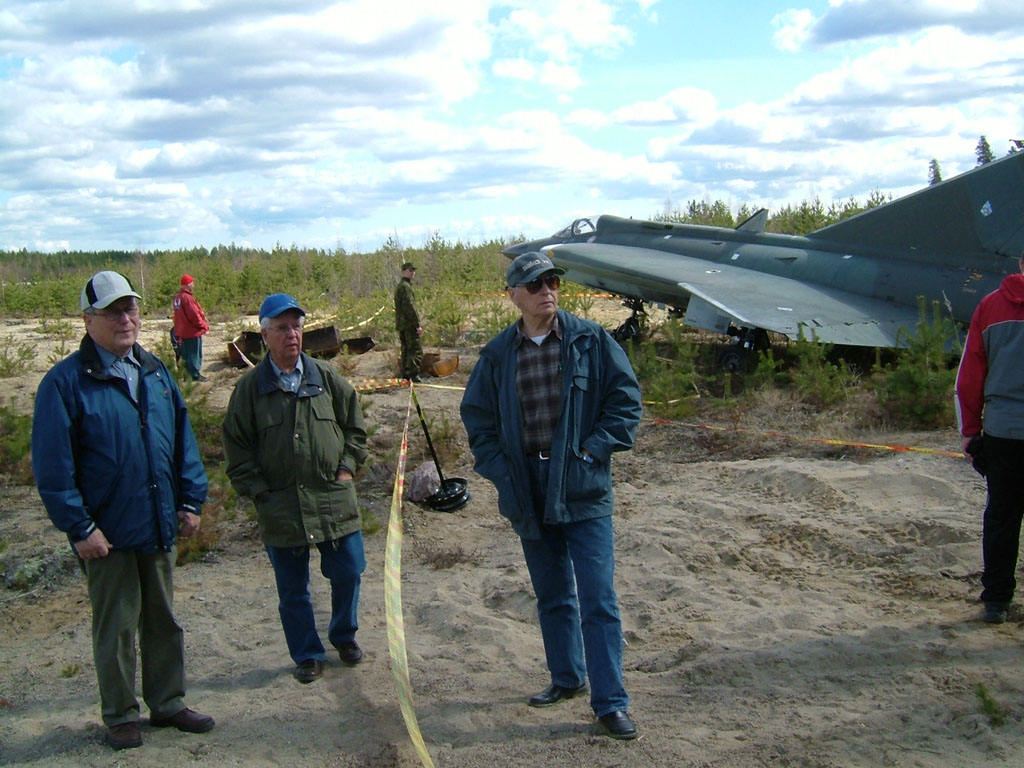 Ilmailupäivillä Kuoreveden Hallissa käytiin 12.5.2005